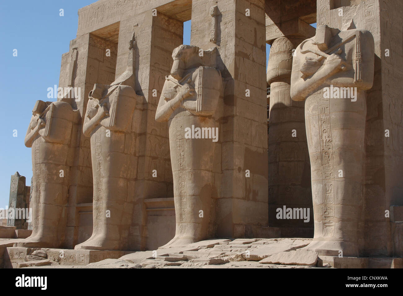 Ramesseum temple rameses ii colossal hi-res stock photography and ...