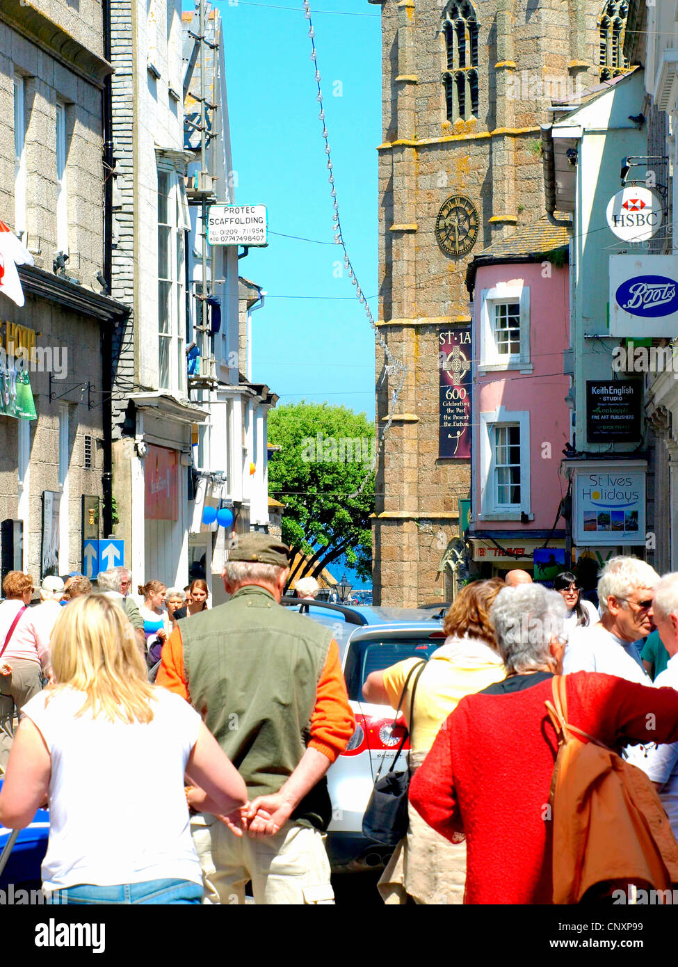 Busy High Street, St.Ives, Cornwall Stock Photo - Alamy