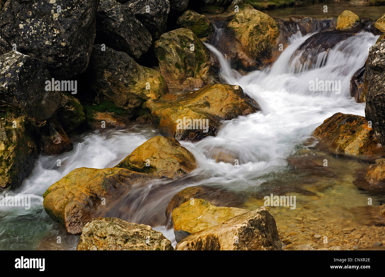 Boulders in river bed hi-res stock photography and images - Alamy