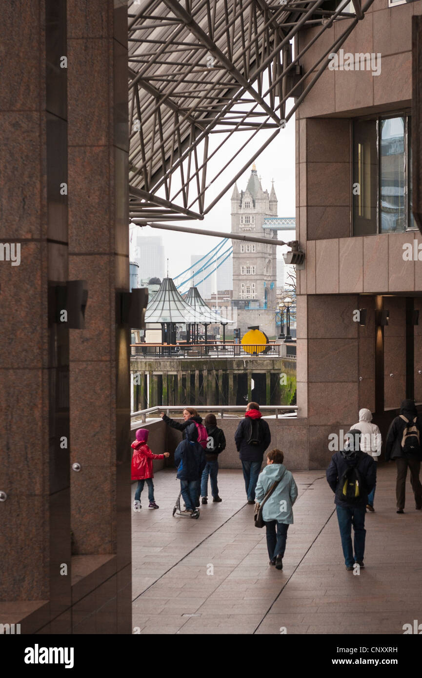 London Bridge Southbank The Queens Walk & view to Tower Bridge ...