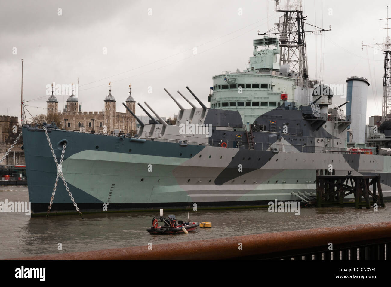 London Bridge , Southbank , HMS Belfast , second town class light ...