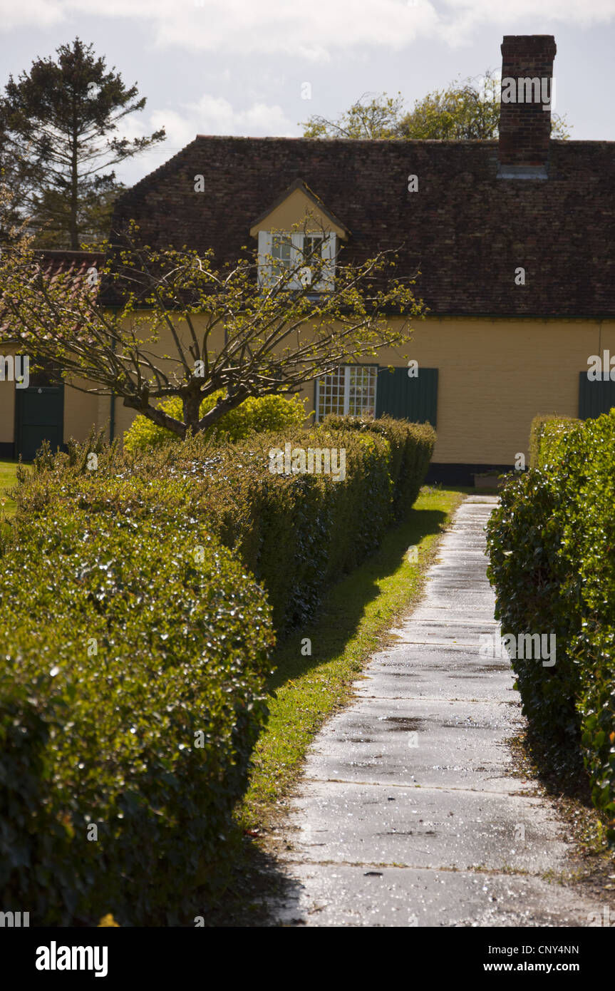 Up the garden path country cottage Stock Photo - Alamy