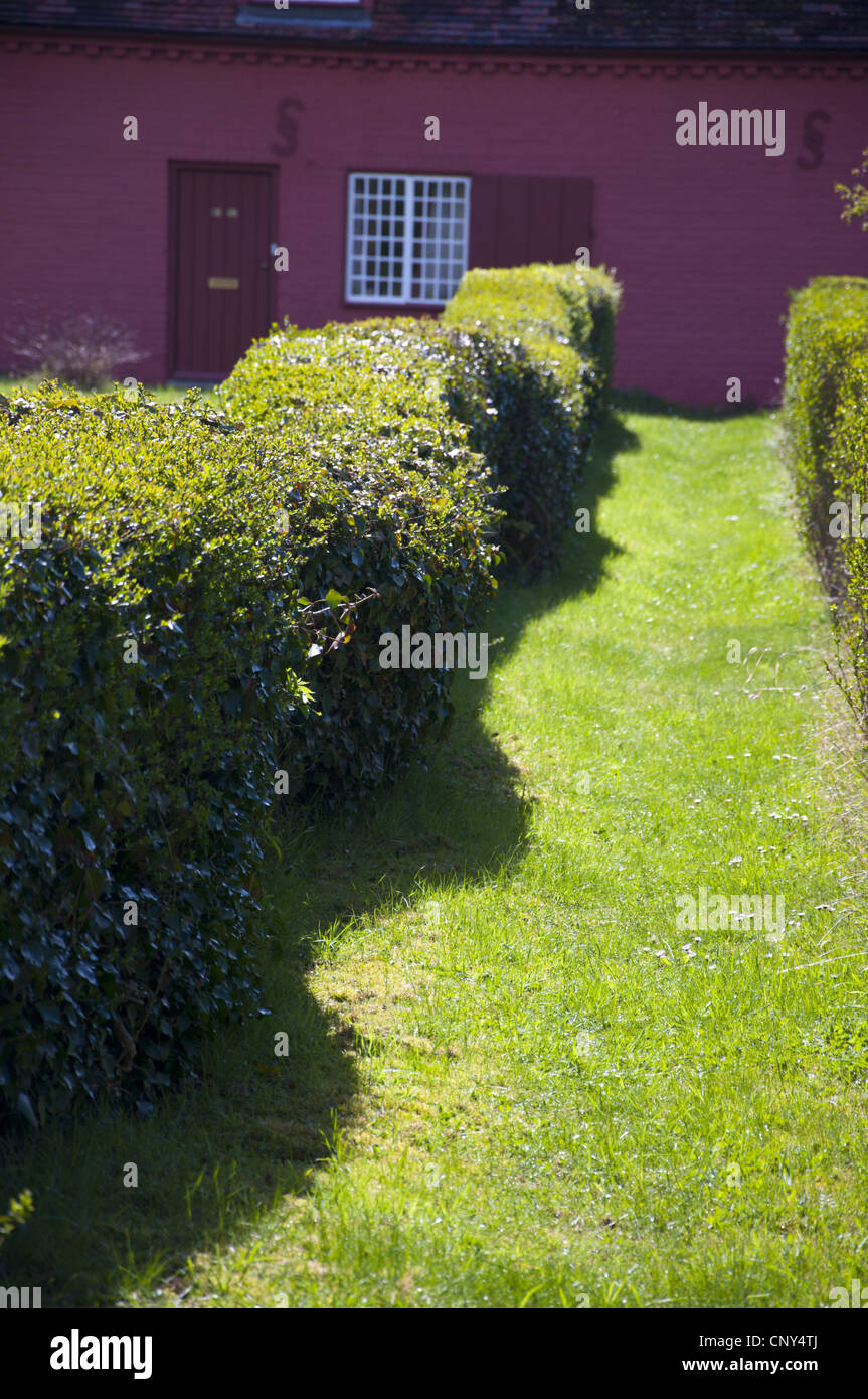path country cottage Stock Photo - Alamy