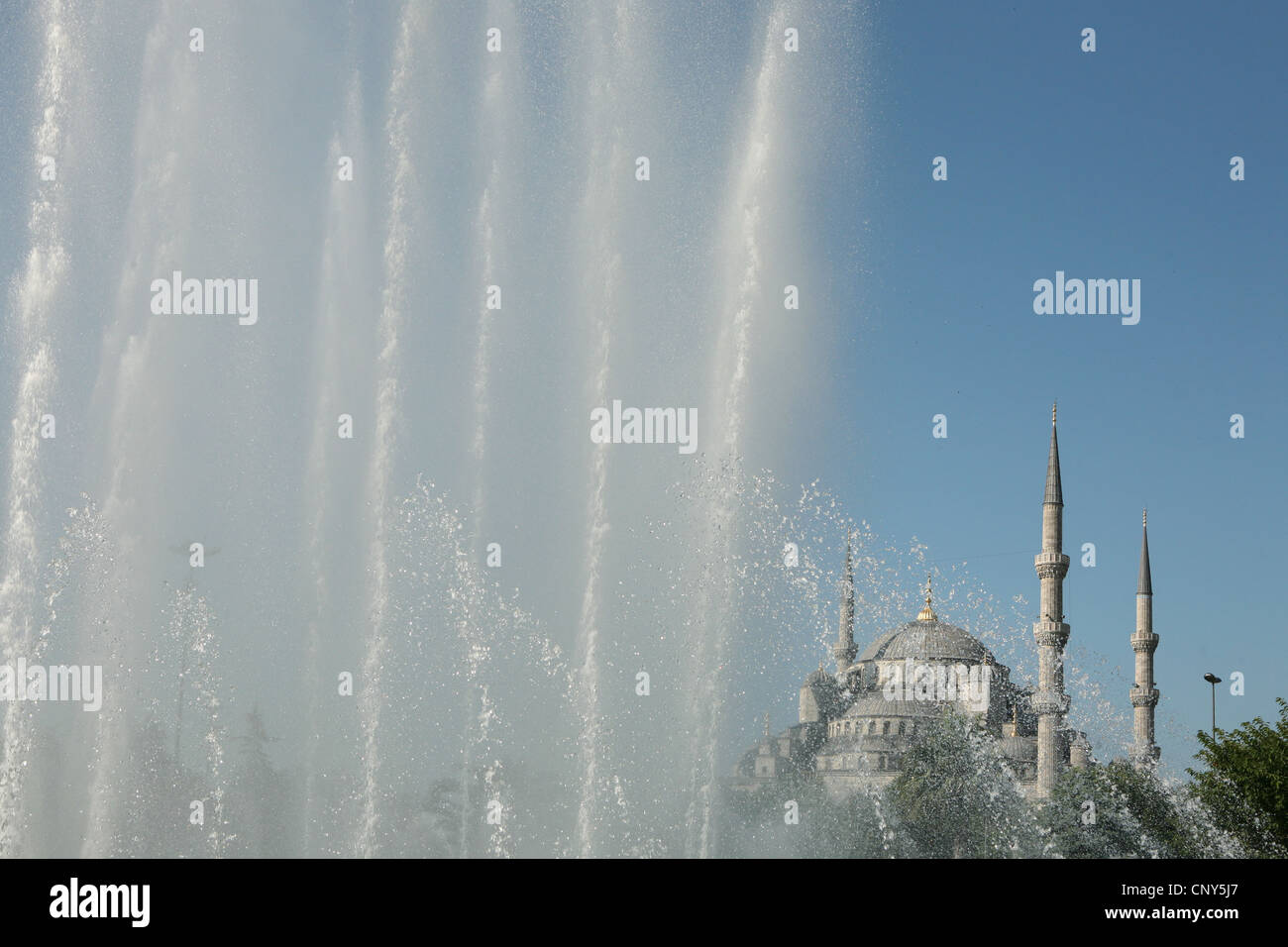 Istanbul blue mosque water hi-res stock photography and images - Alamy