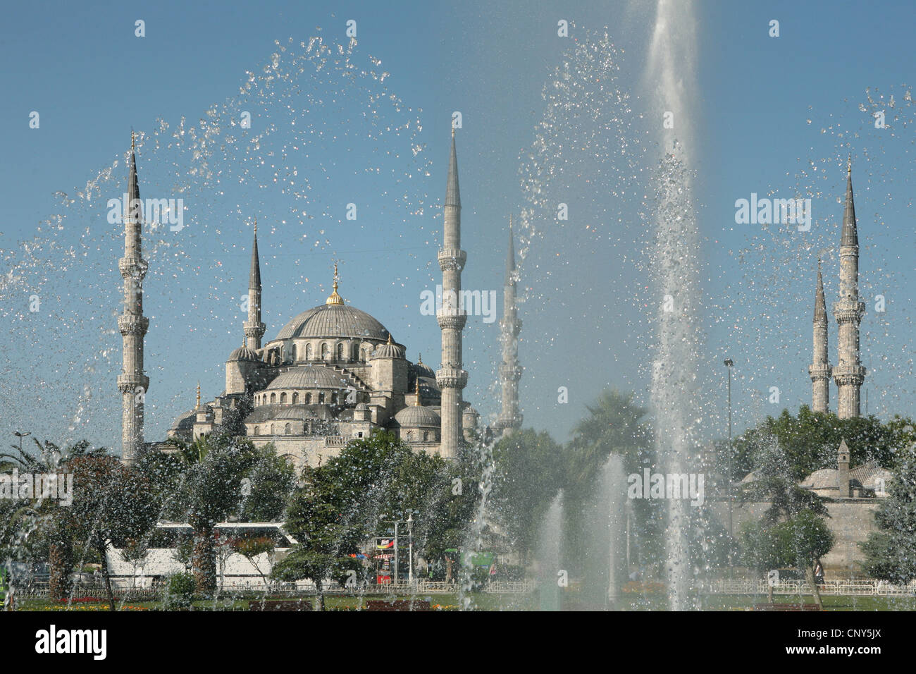 Istanbul blue mosque water hi-res stock photography and images - Alamy