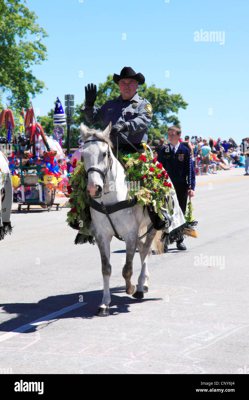 PORTLAND - JUNE 12: Rose Festival annual parade through downtown June ...
