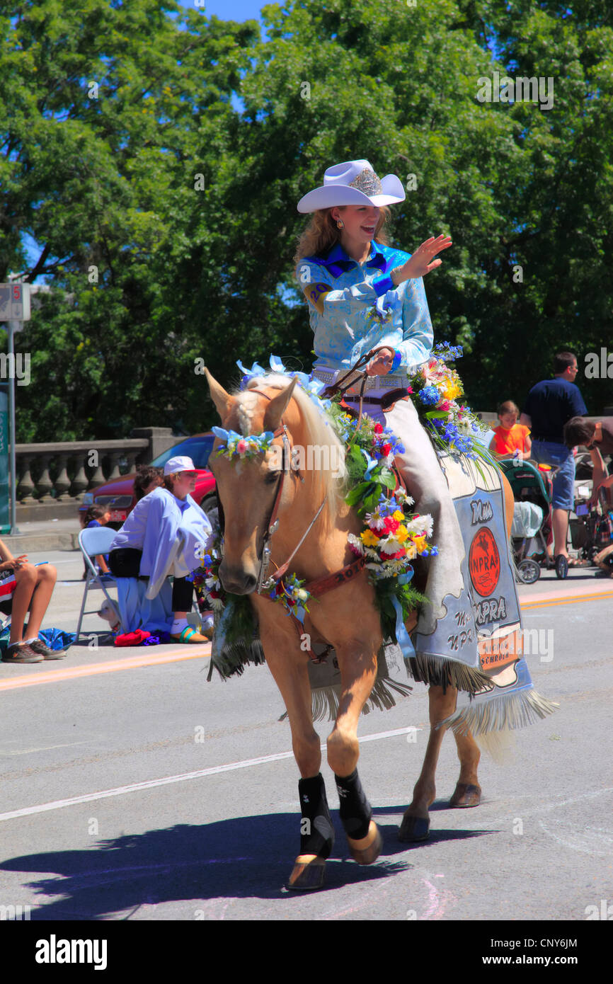 PORTLAND - JUNE 12: Rose Festival annual parade through downtown June ...