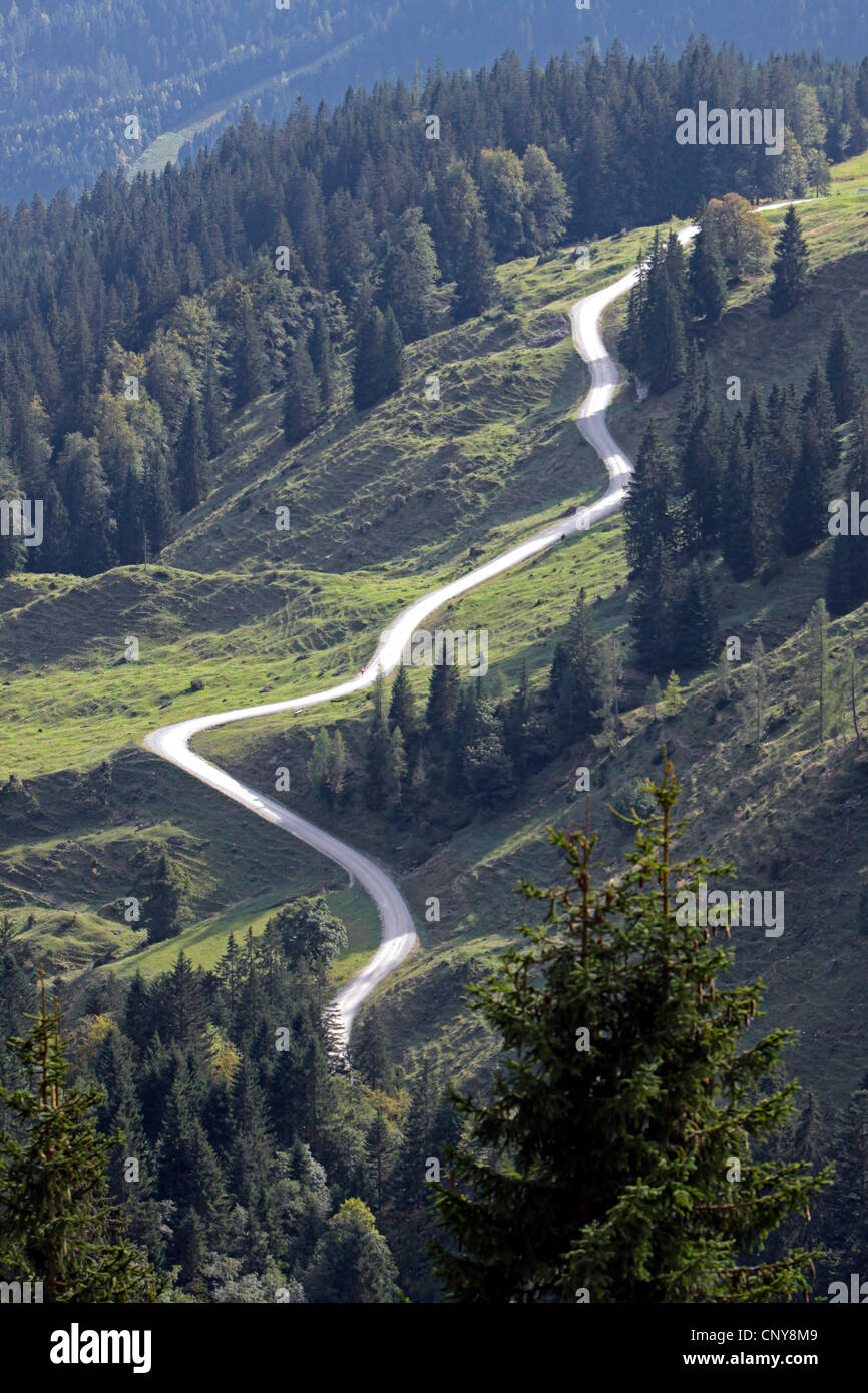 Narrow winding streets hi-res stock photography and images - Alamy