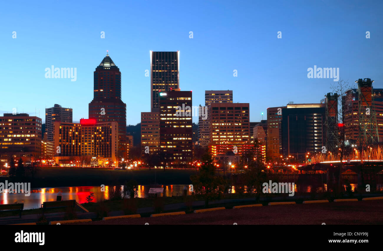 Portland Oregon skyline at dusk in the Fall season Stock Photo - Alamy