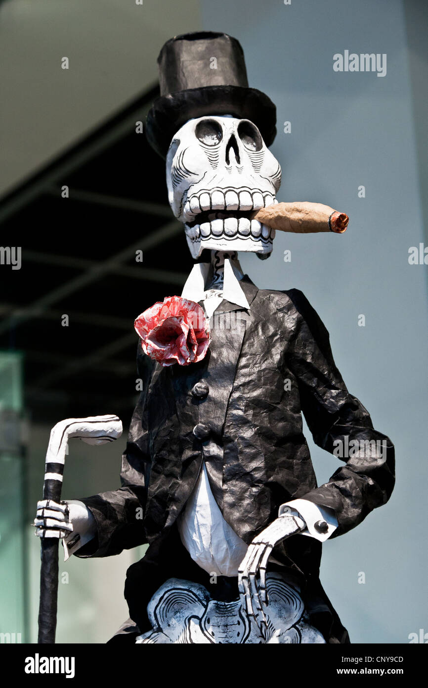 Fat skeleton hi-res stock photography and images - Alamy