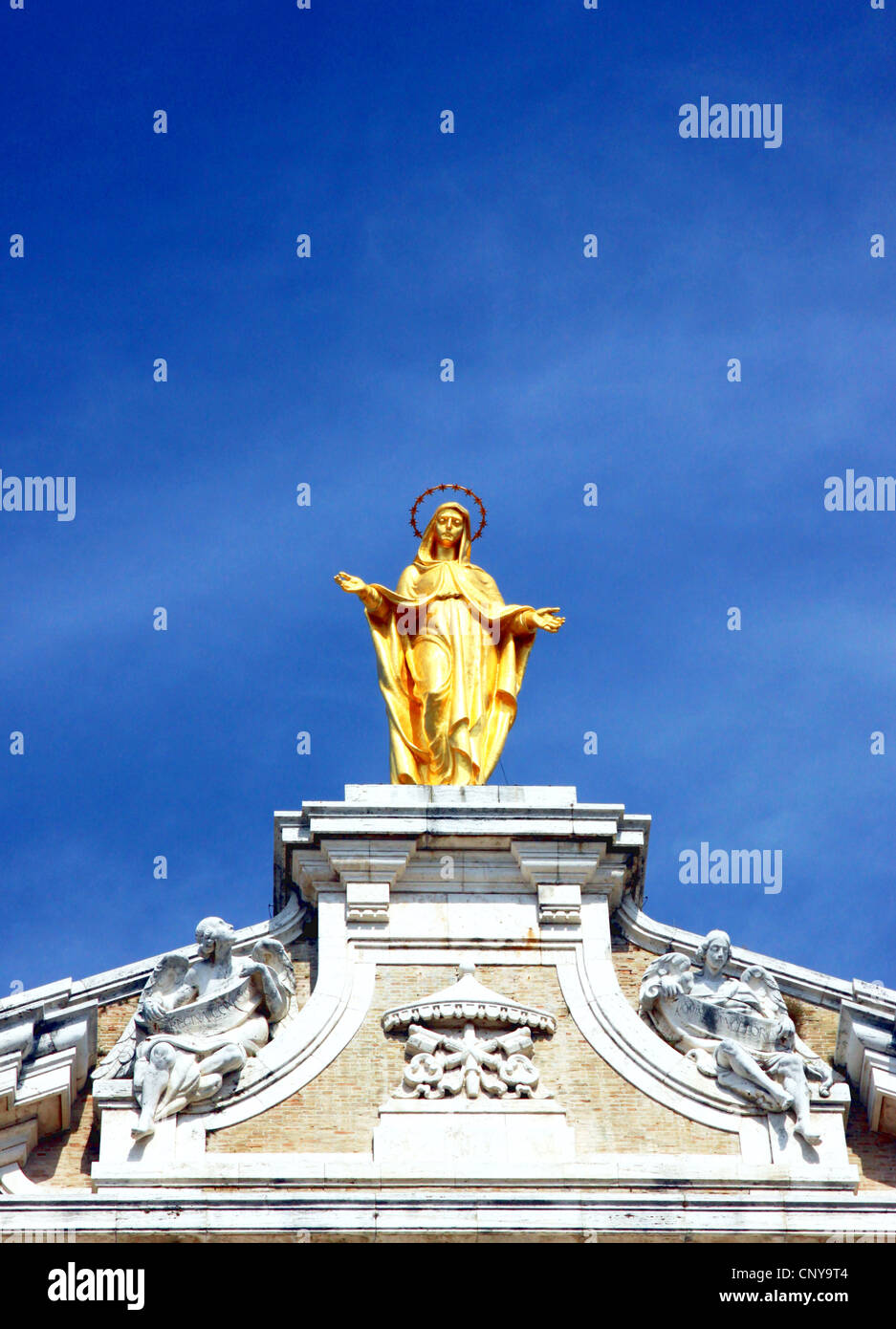 Golden virgin mary hi-res stock photography and images - Alamy