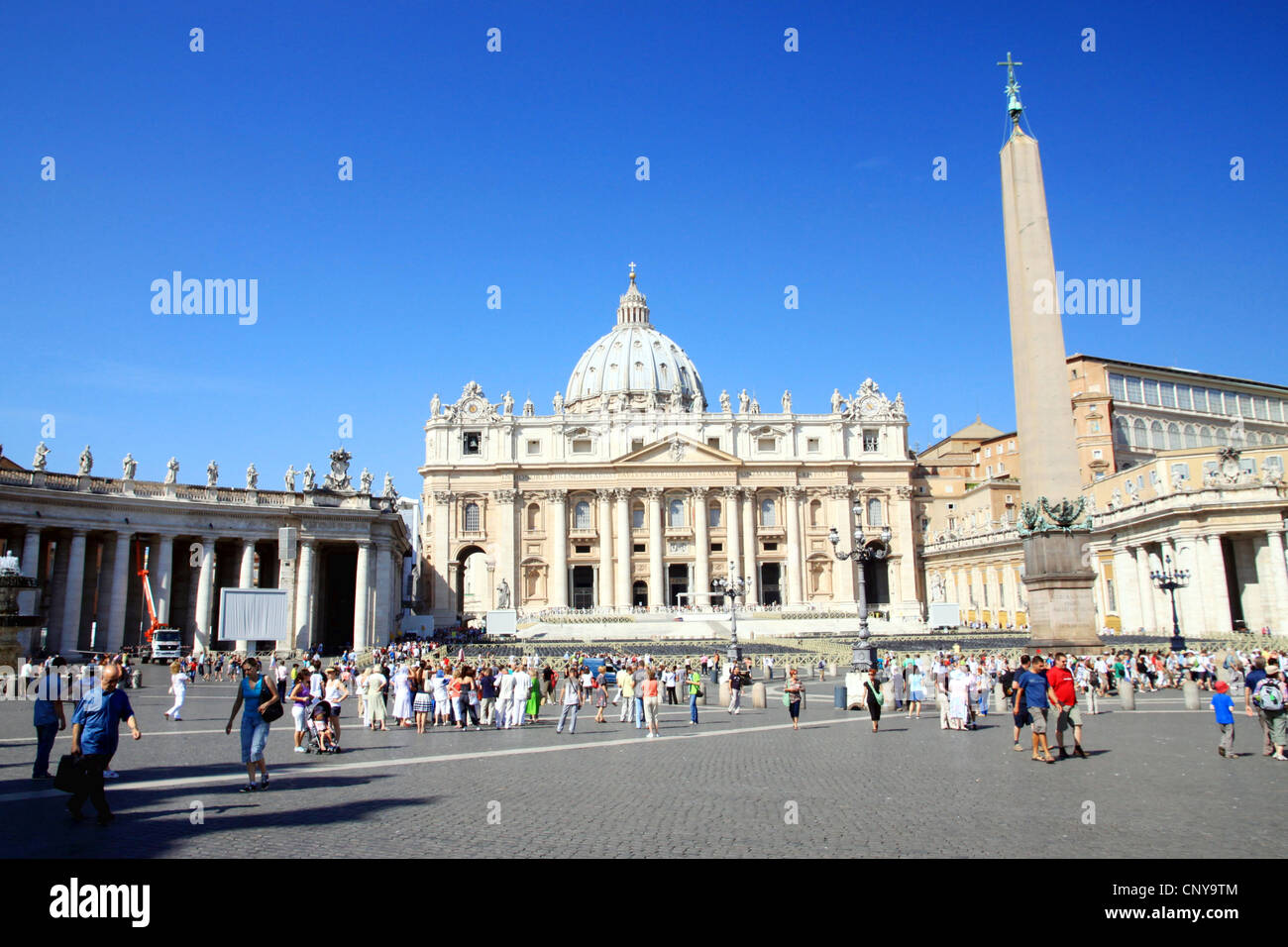 St peter square hi-res stock photography and images - Alamy