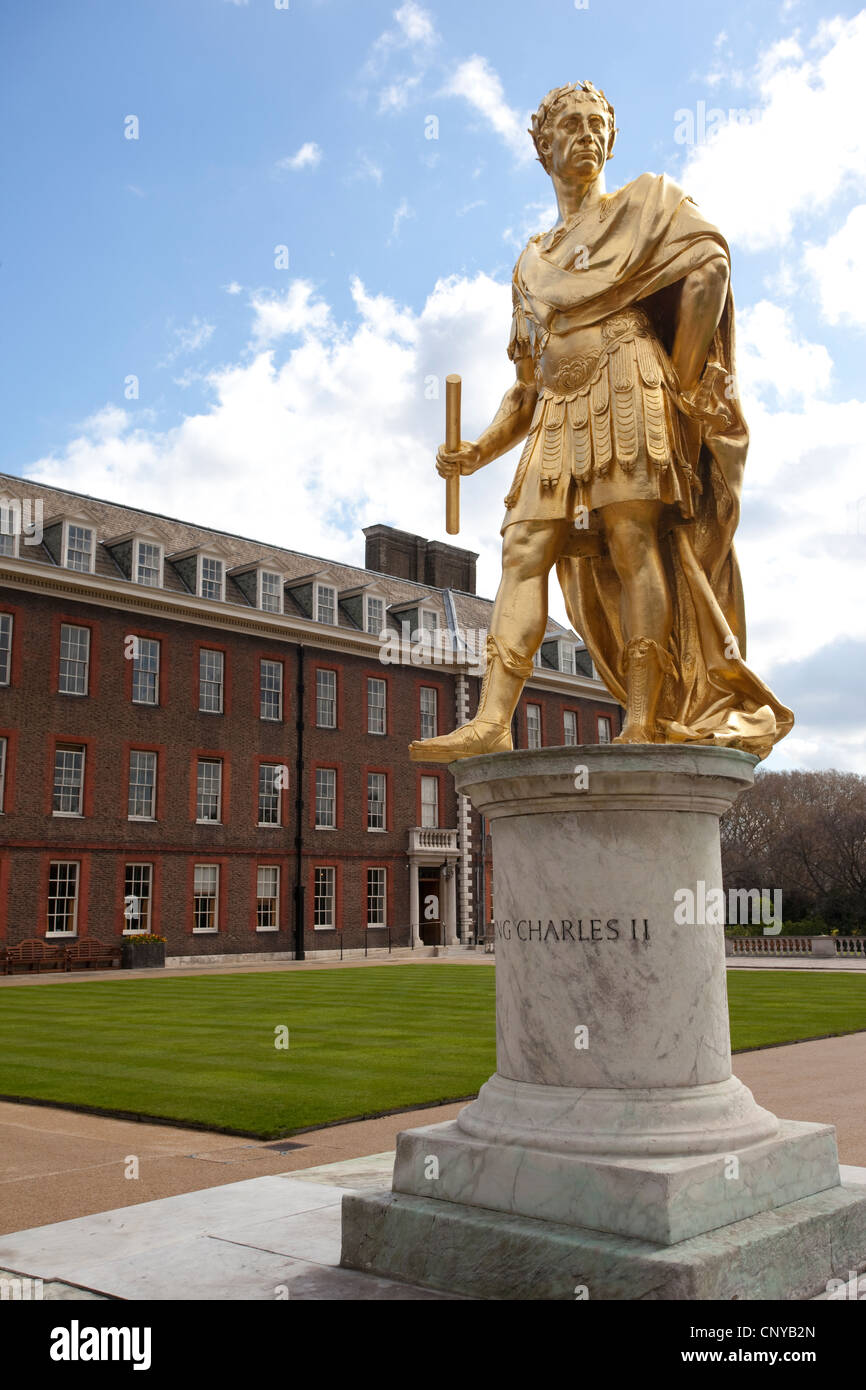 Figure Court with statue of King Charles II in front of The Long ward ...