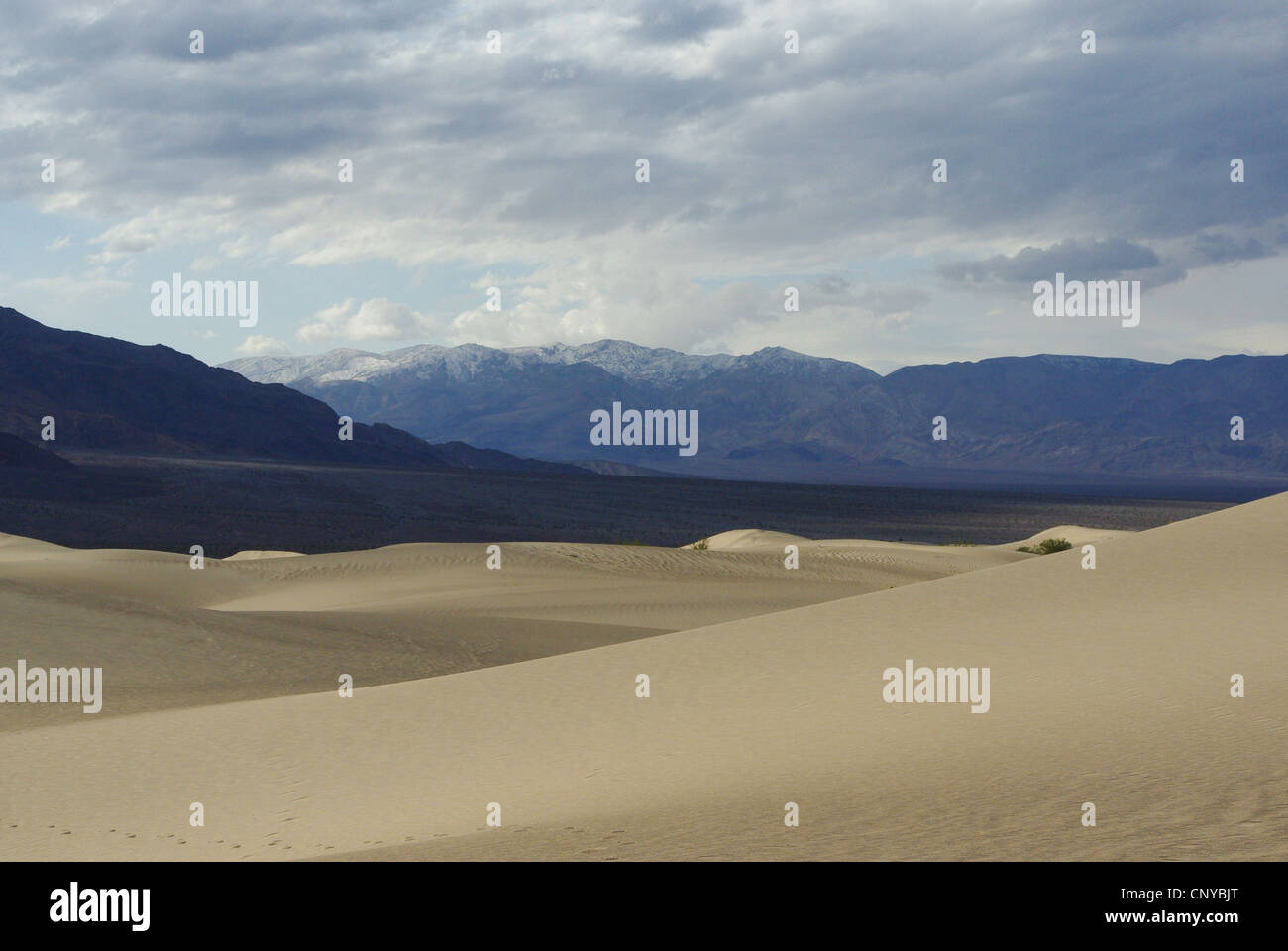 Shadow on mountains hi-res stock photography and images - Alamy
