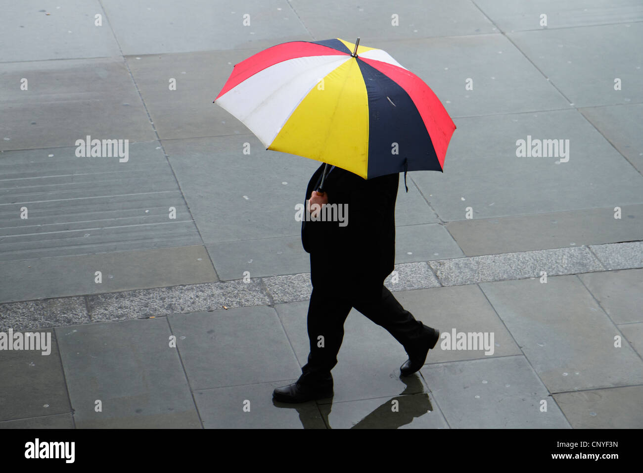 London rain hi-res stock photography and images - Alamy
