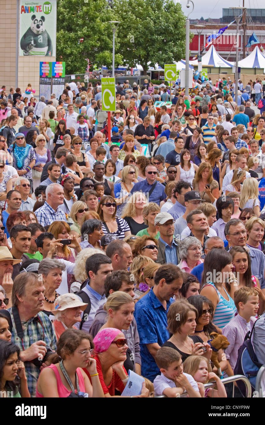 Happy faces of audience uk hi-res stock photography and images - Alamy