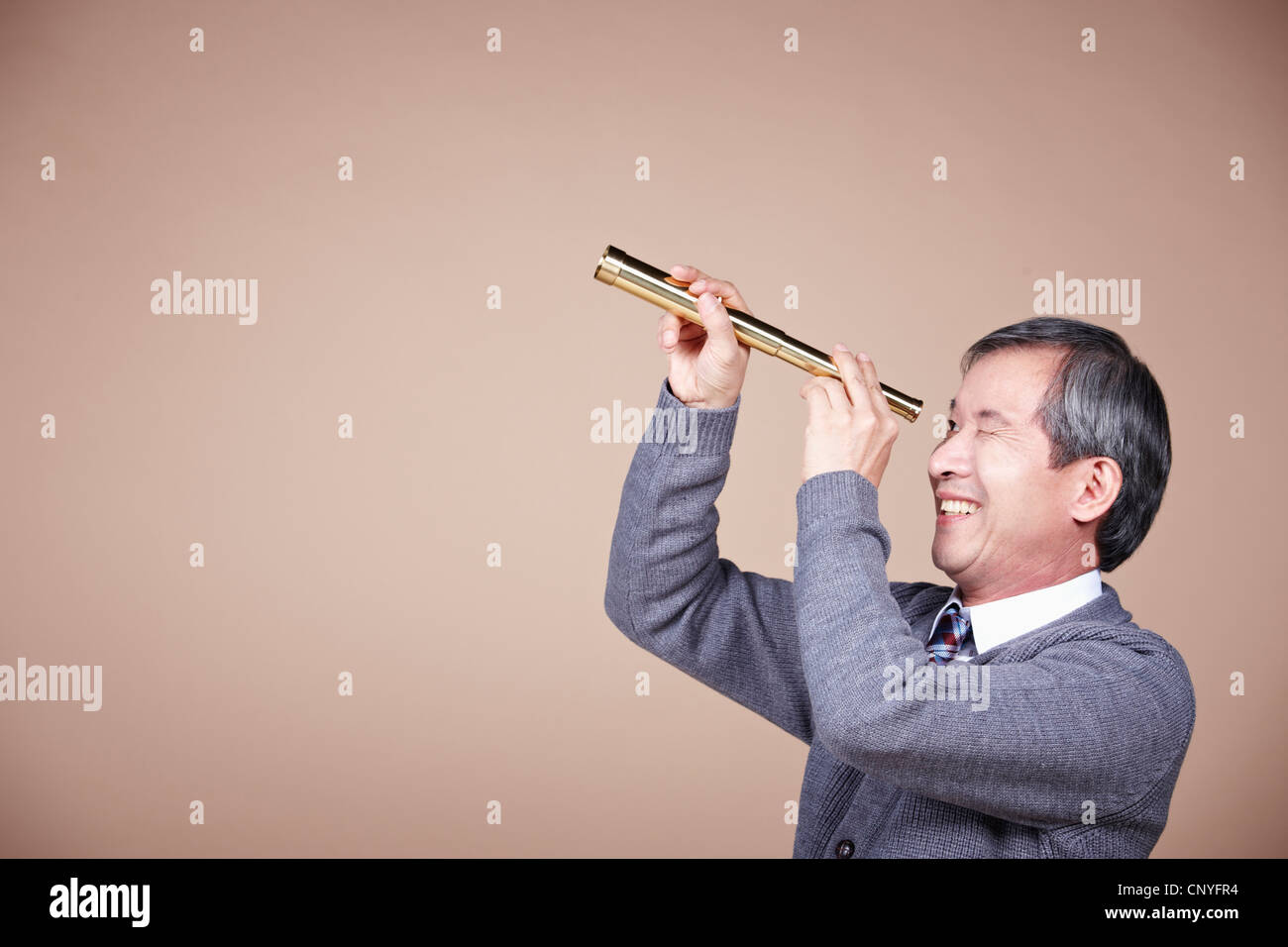 Man looking into telescope hi-res stock photography and images - Alamy