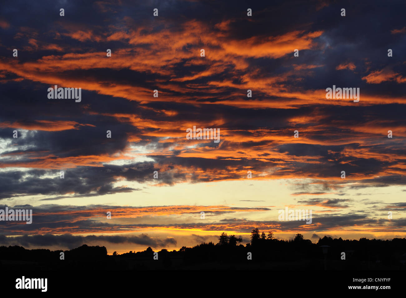 Sky with dramatic mood hi-res stock photography and images - Alamy