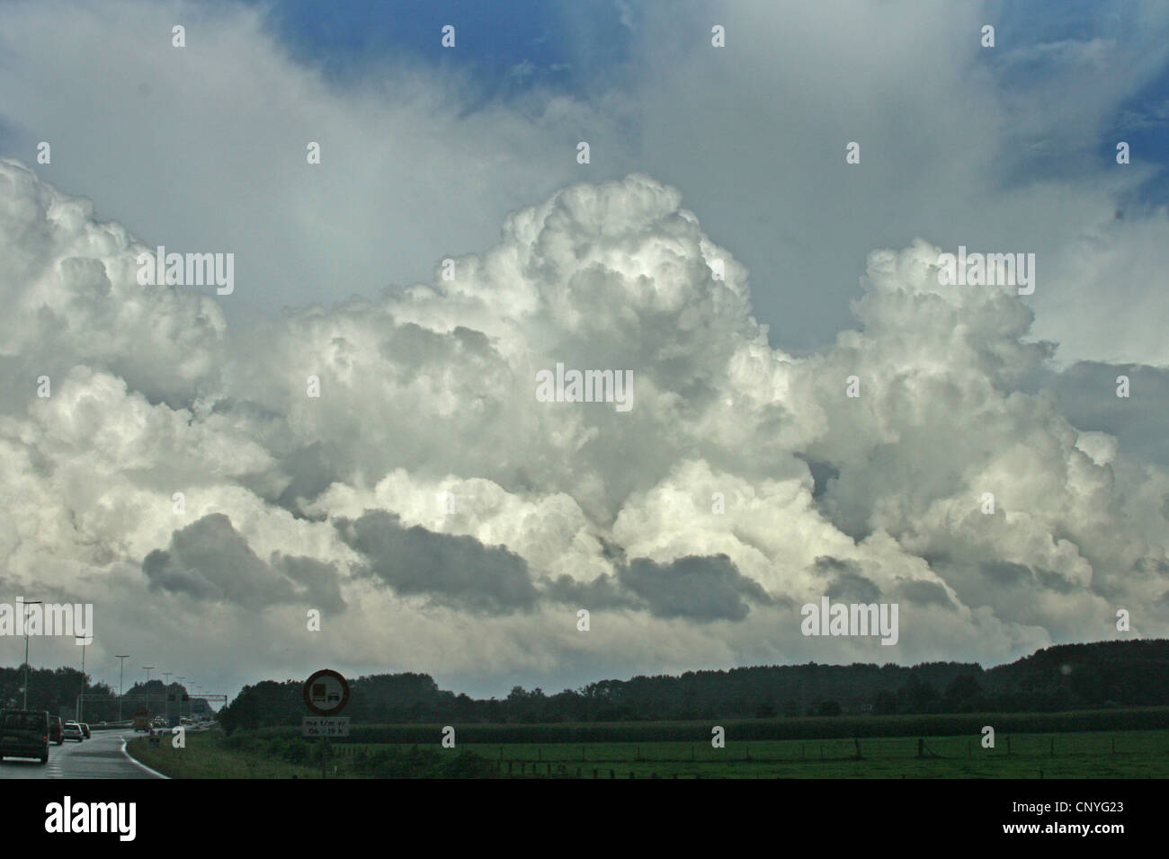 Shower clouds hi-res stock photography and images - Alamy