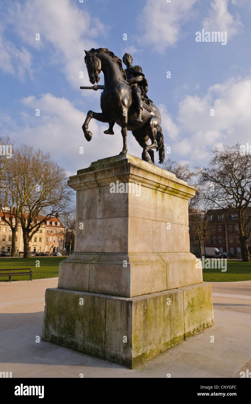 Statue of William III by John Michael Rysbrack in Queen Square in the ...