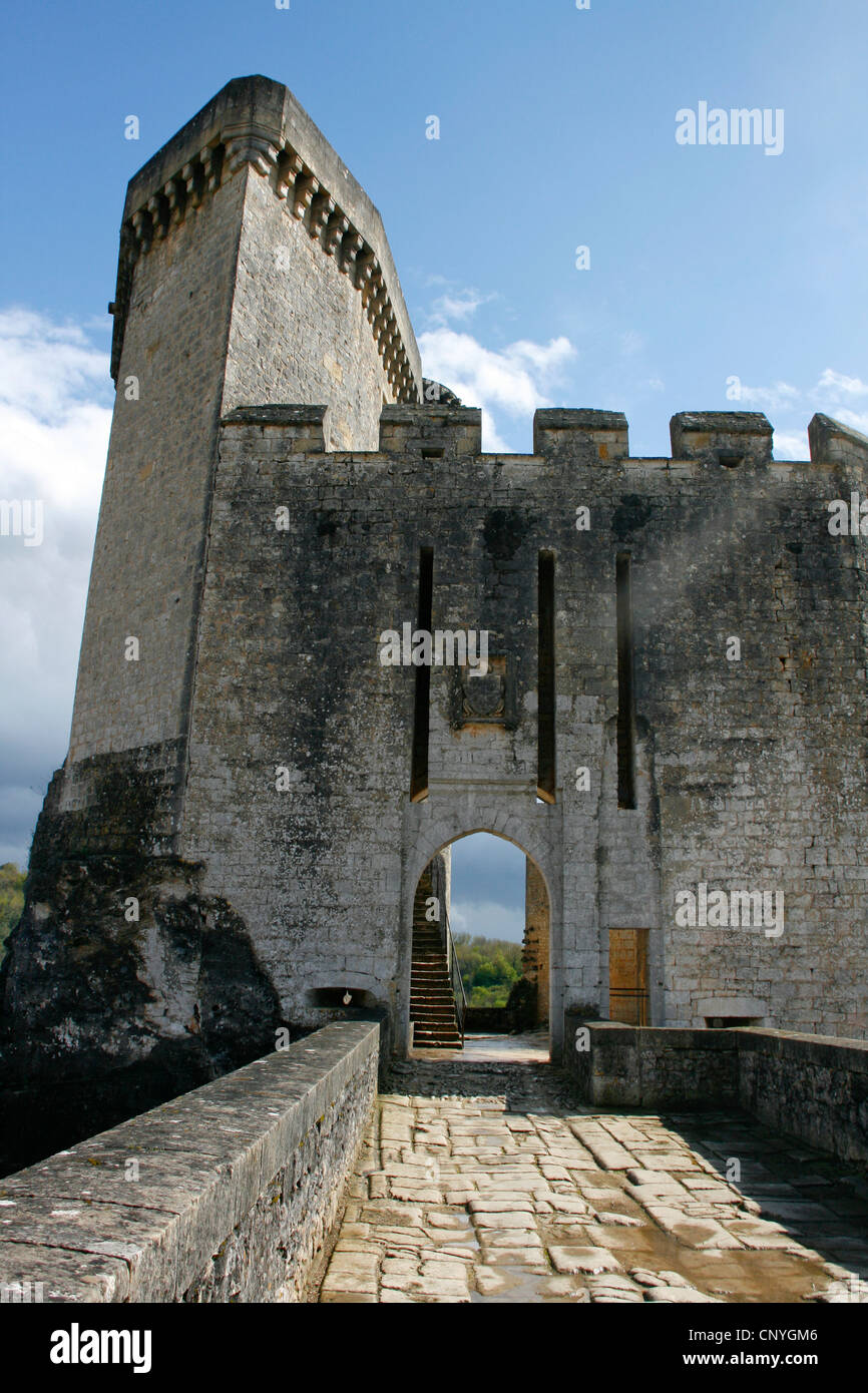 the bridge over the moat leading to the entrance arch to the XVth ...