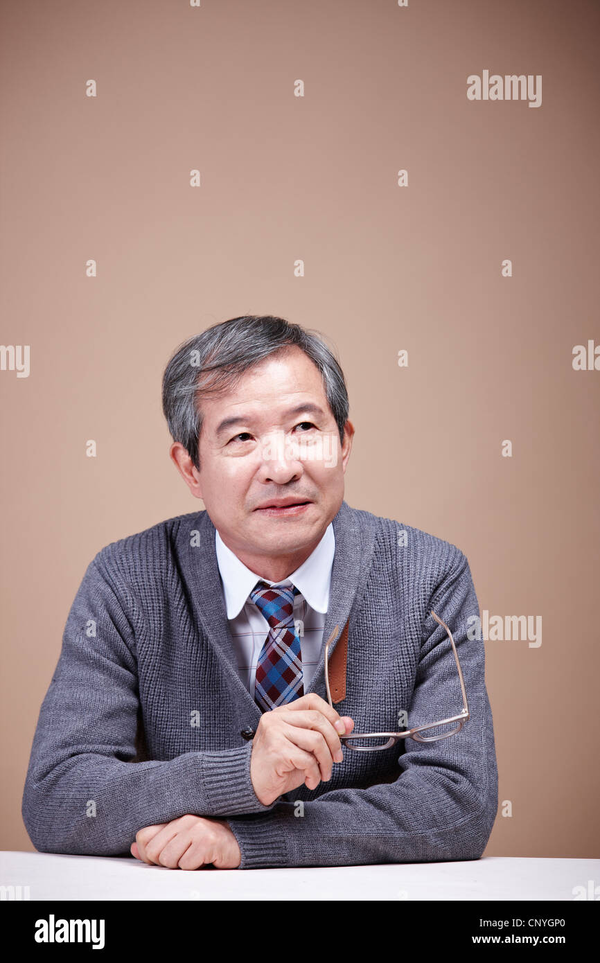 An old man holding the glasses Stock Photo - Alamy