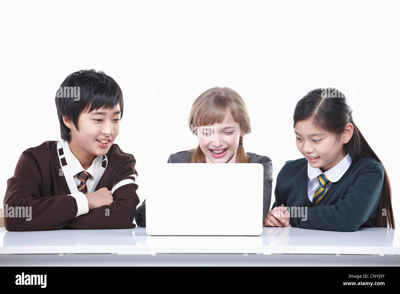 The global students looking at the laptop Stock Photo - Alamy