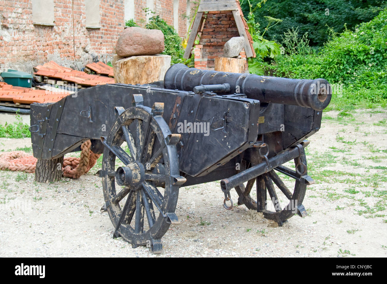 Antique cannon wheel hi-res stock photography and images - Alamy
