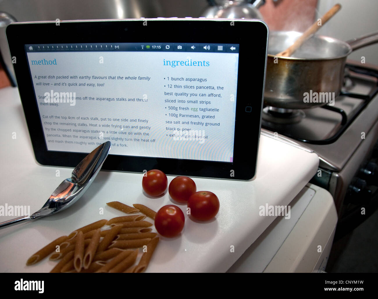 Ipad screen cooking hi-res stock photography and images - Alamy