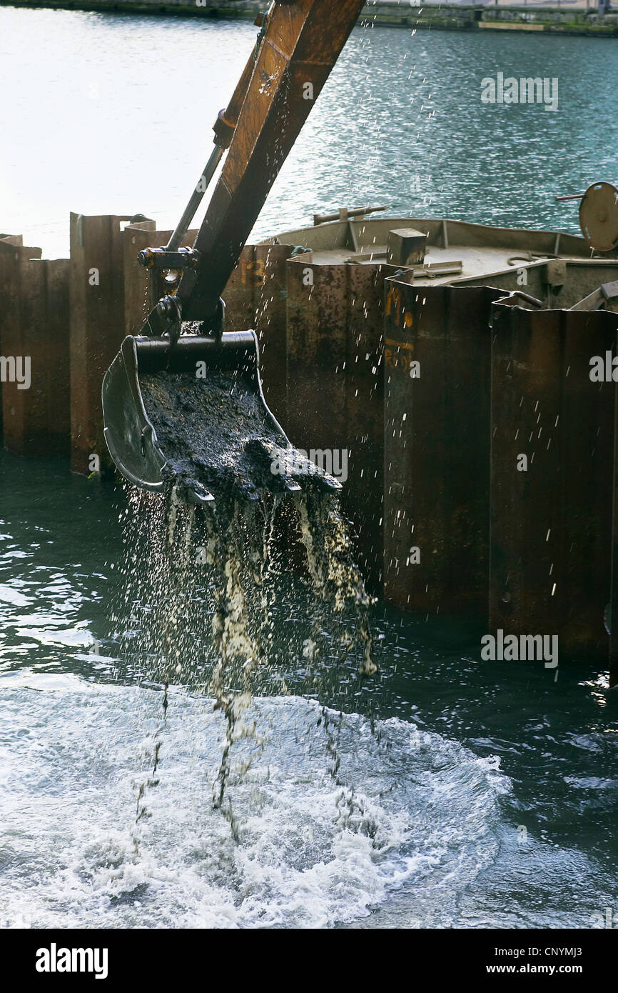 Excavator bucket during dredging excavations Stock Photo - Alamy