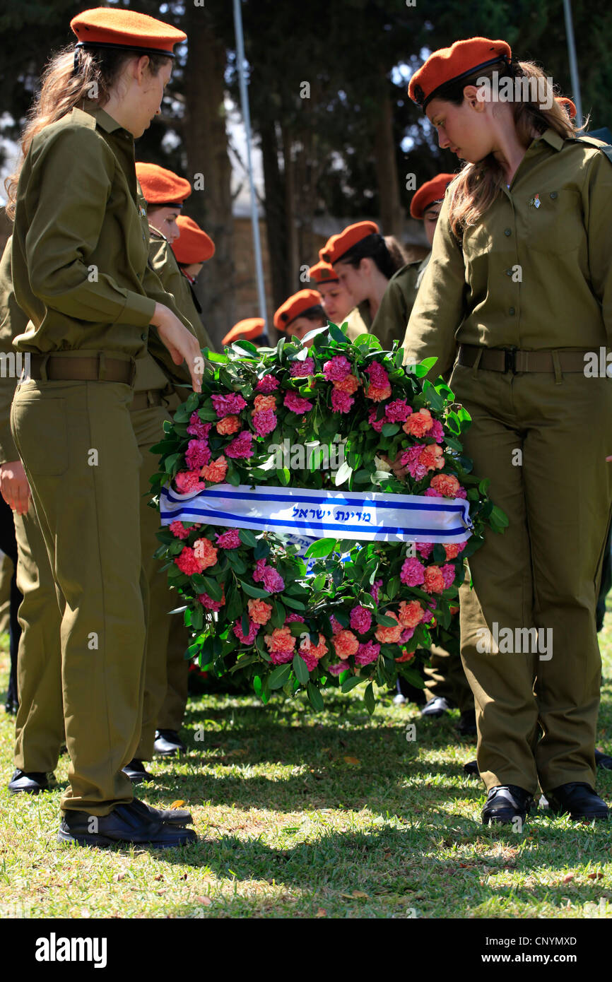 Israeli female soldiers carry wreaths during a memorial ceremony for ...