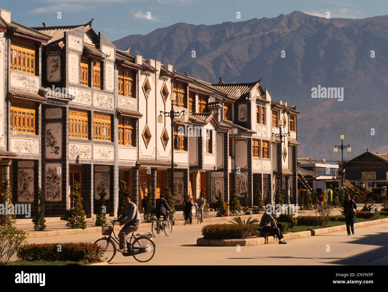 Small town street scene hi-res stock photography and images - Alamy
