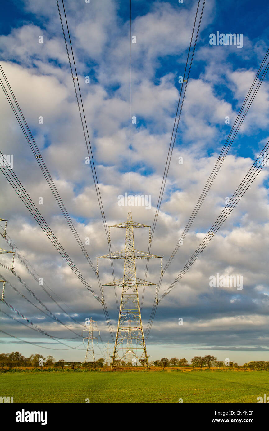 United kingdom electric pylons hi-res stock photography and images - Alamy
