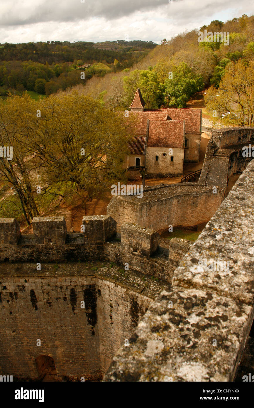 Eastle wall and church at Bonaguil Castle Stock Photo - Alamy