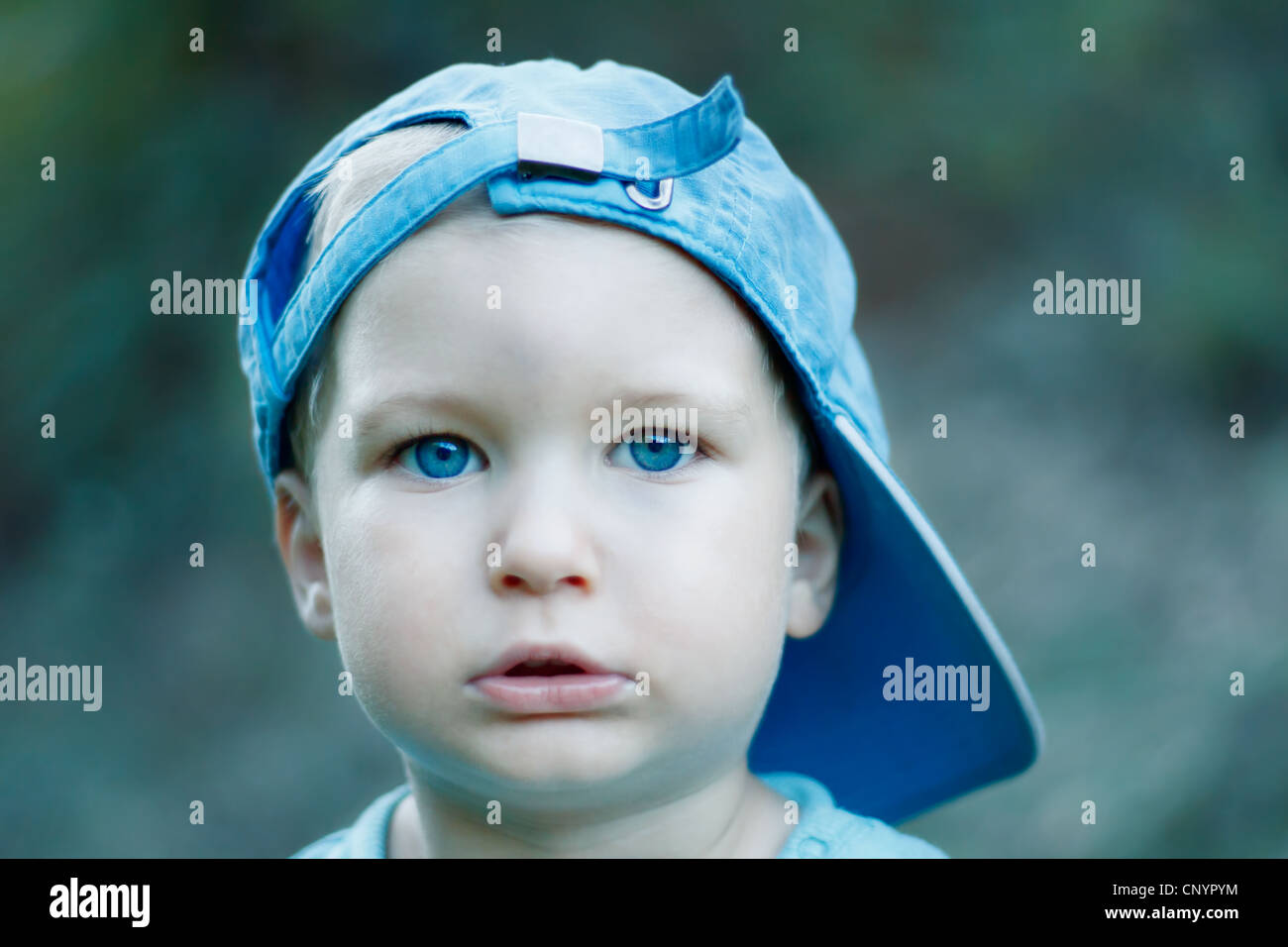 Portrait of boy in baseball cap Stock Photo - Alamy
