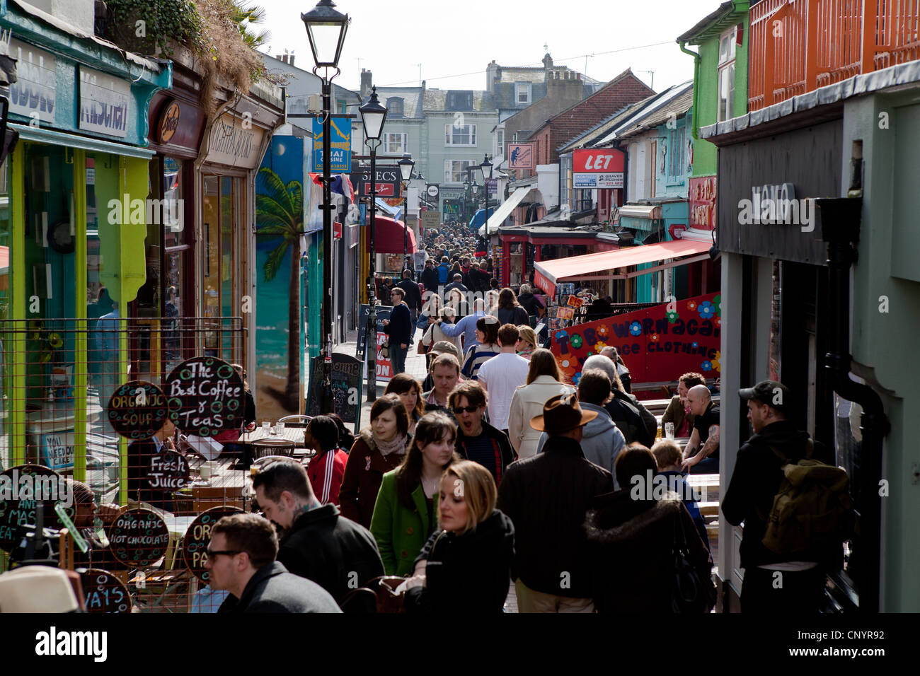 Busy brighton uk hi-res stock photography and images - Alamy