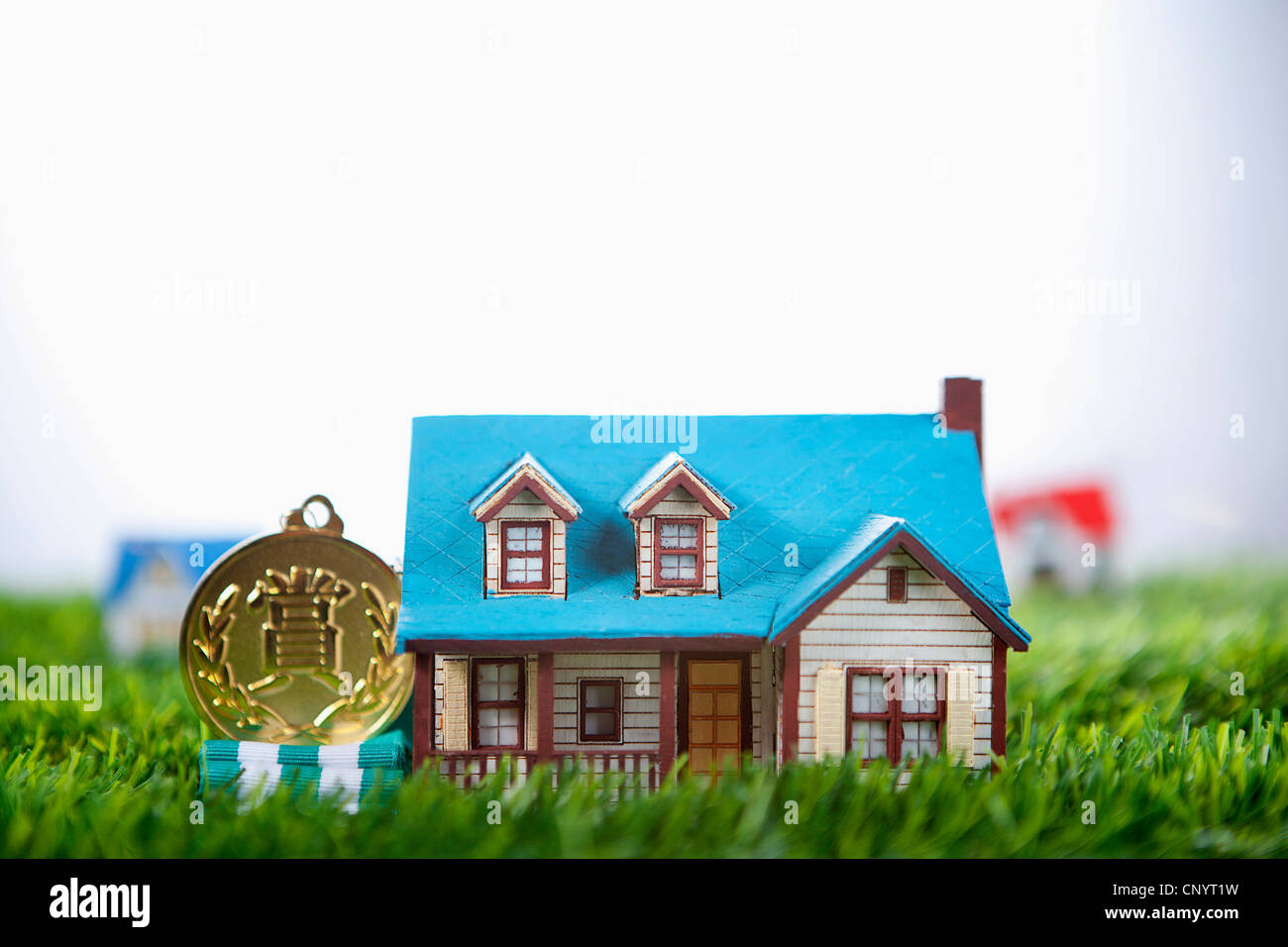 Gold award house hi-res stock photography and images - Alamy