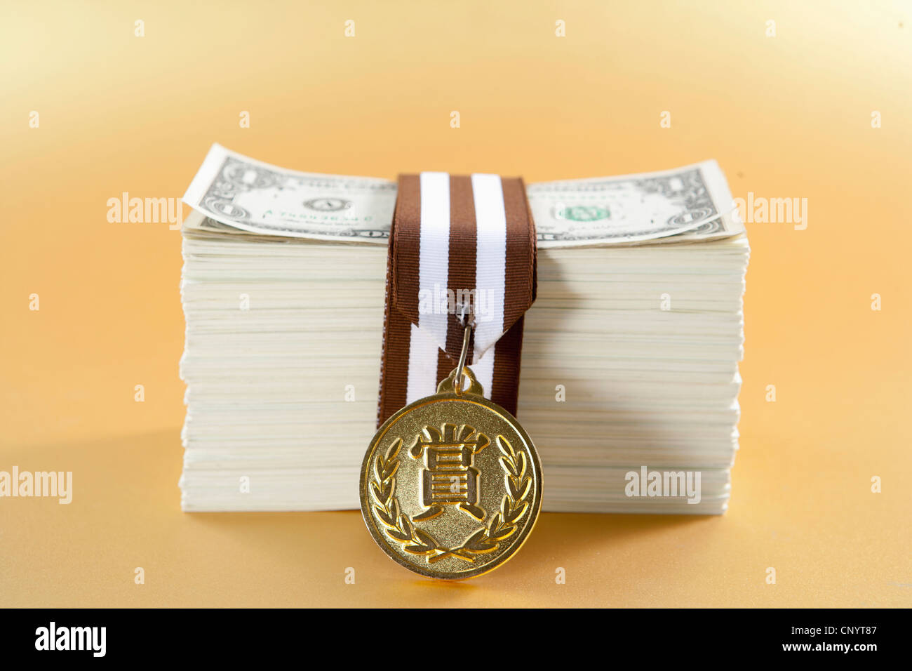 The prize medal and money Stock Photo - Alamy