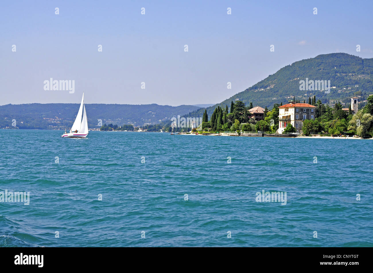 Lakeside villas hi-res stock photography and images - Alamy