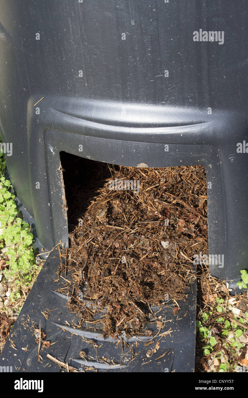 Closeup of Compost bin to recycle garden and kitchen waste Stock Photo ...