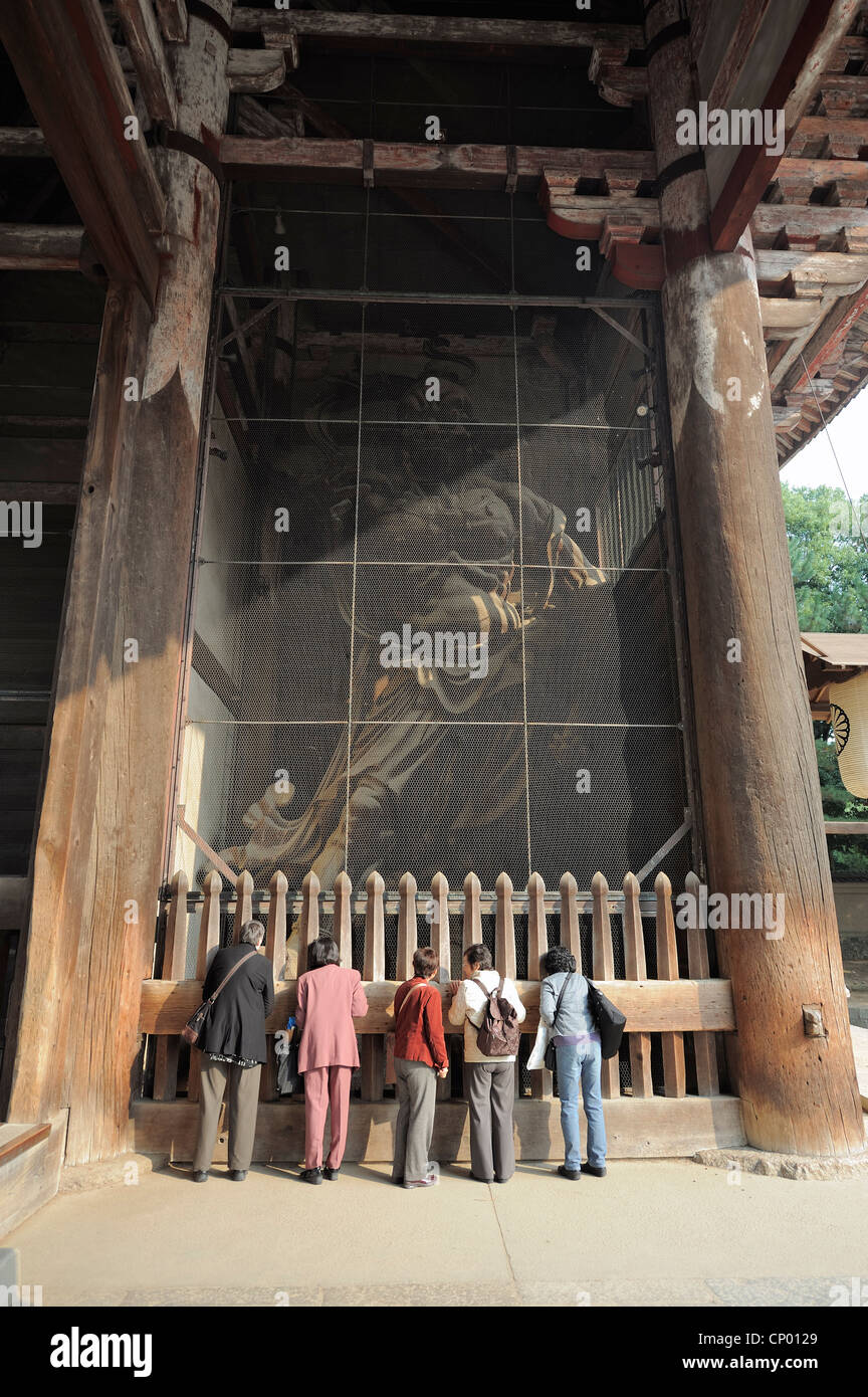 Japanese women standing in front of big Nio figure at Nandai gate, Nara ...