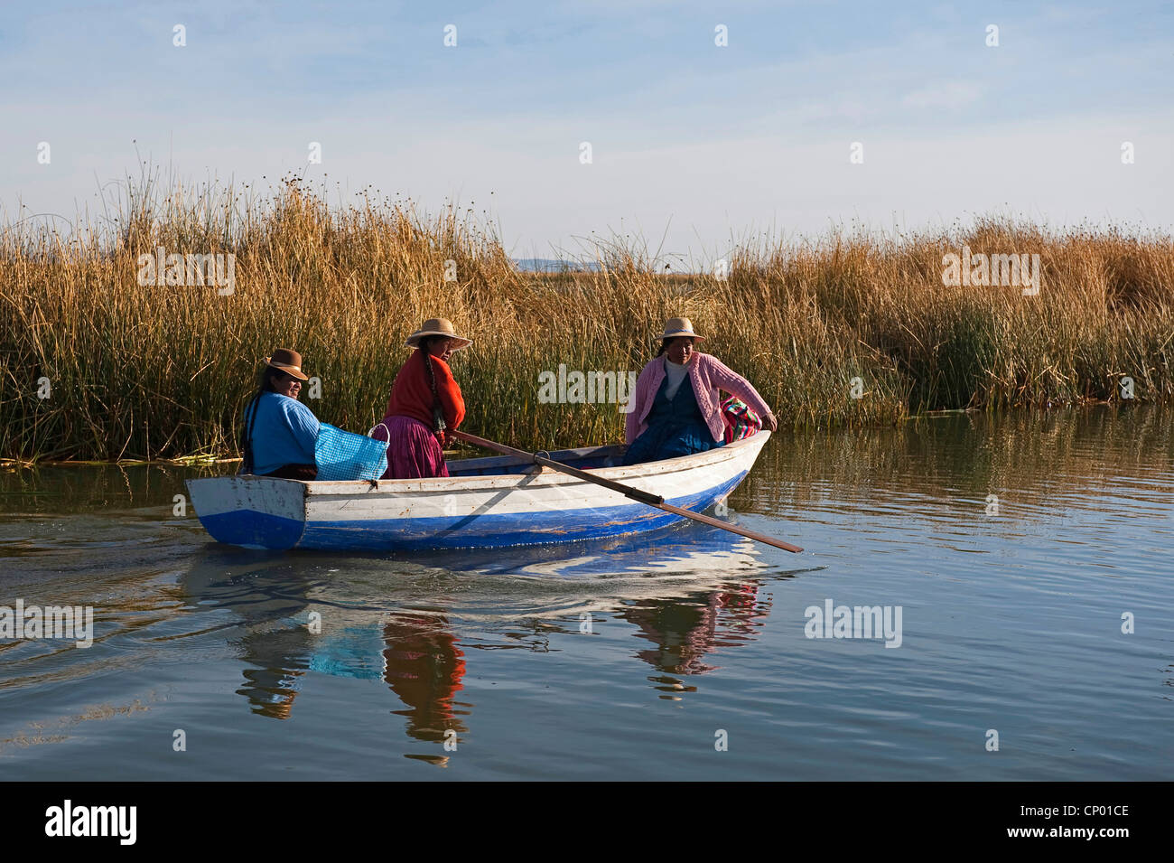 Native indians boat hi-res stock photography and images - Alamy