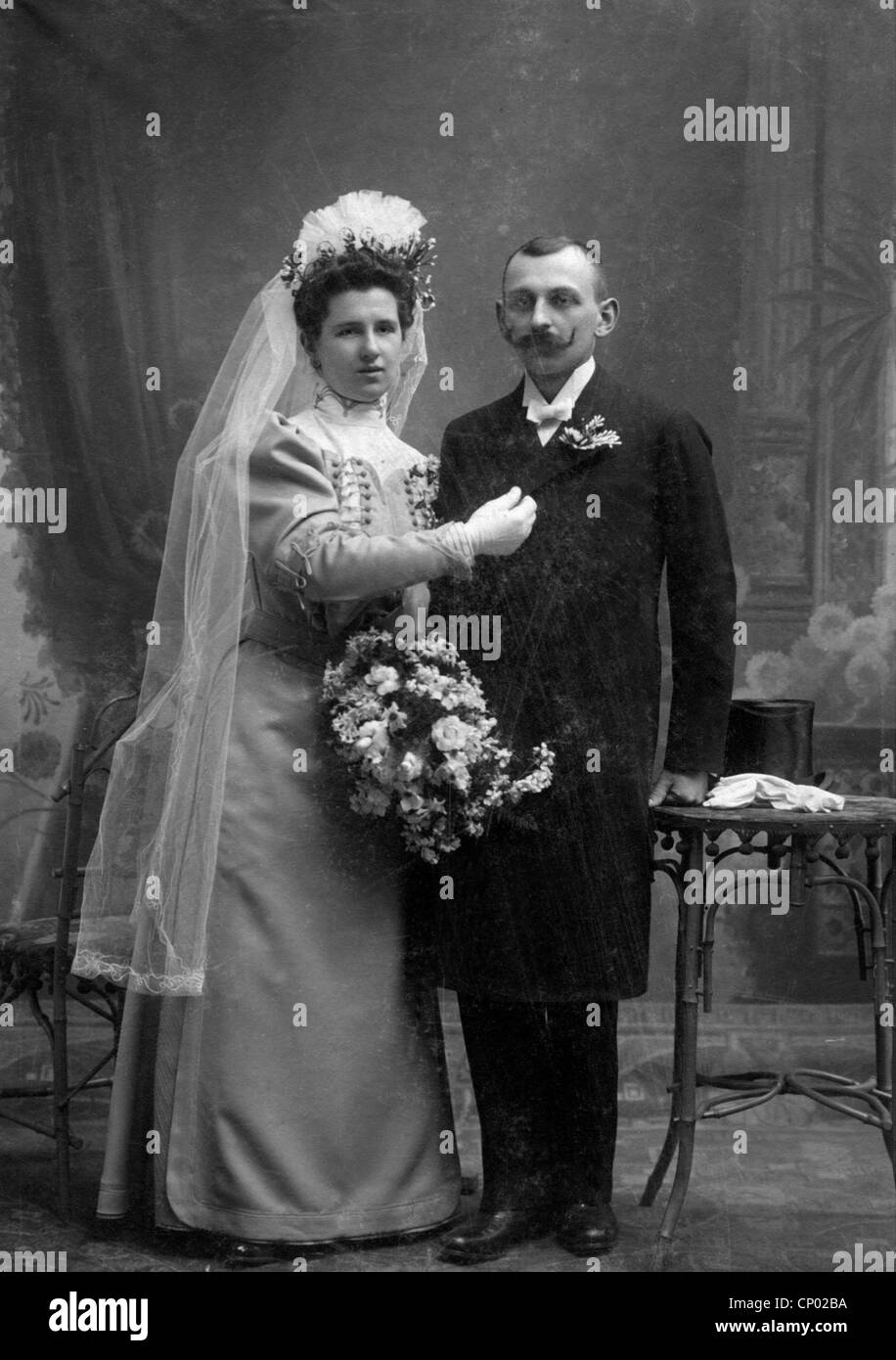 1900s couple hi-res stock photography and images - Alamy