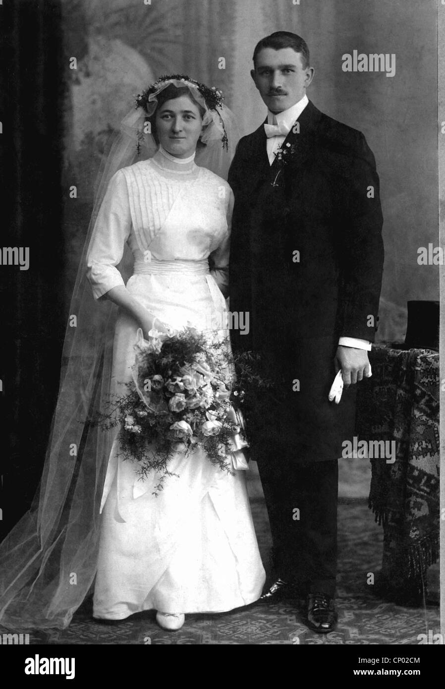 Early 1900s people hi-res stock photography and images - Alamy