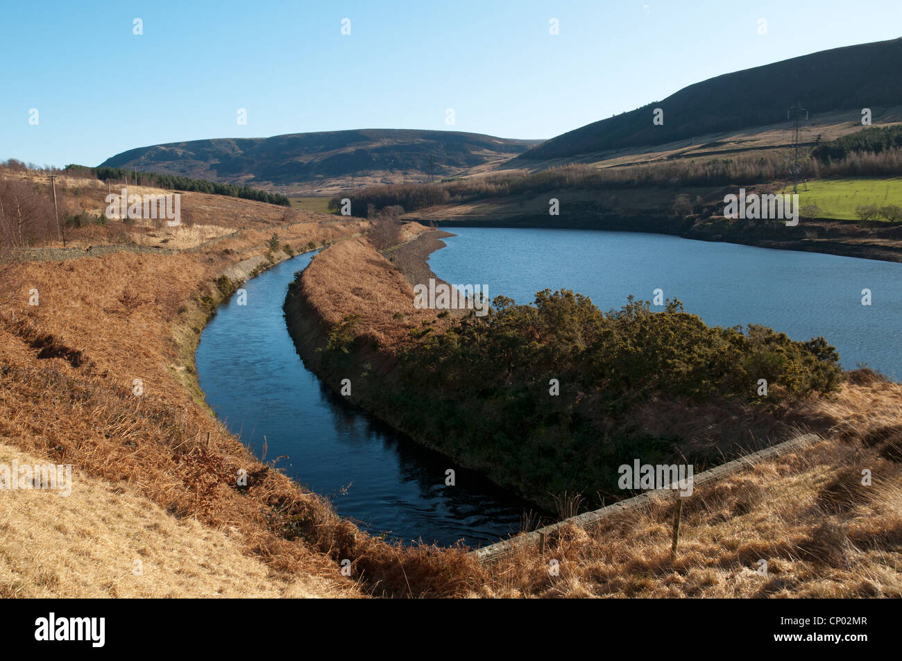 Rhodeswood reservoir in the Longdendale Valley, Peak District ...
