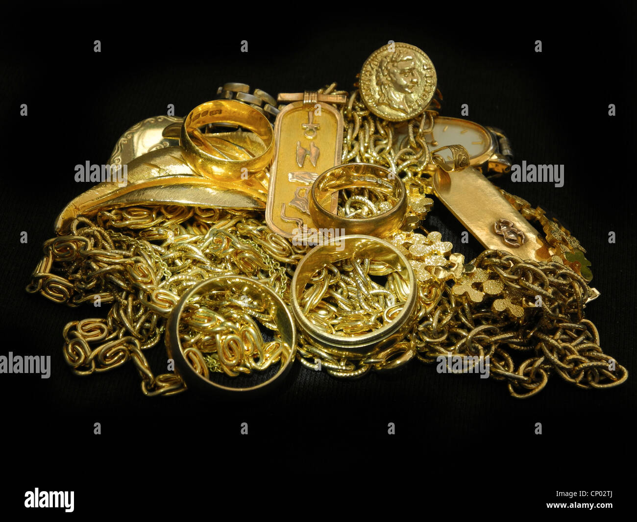 Gold scrap hi-res stock photography and images - Alamy