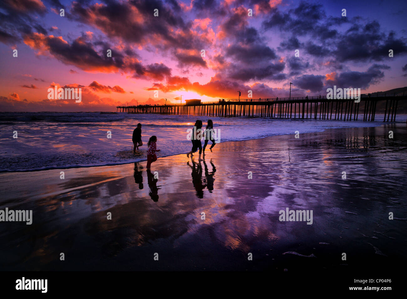 Sunset at the pier at Pismo Beach, California, USA Stock Photo - Alamy