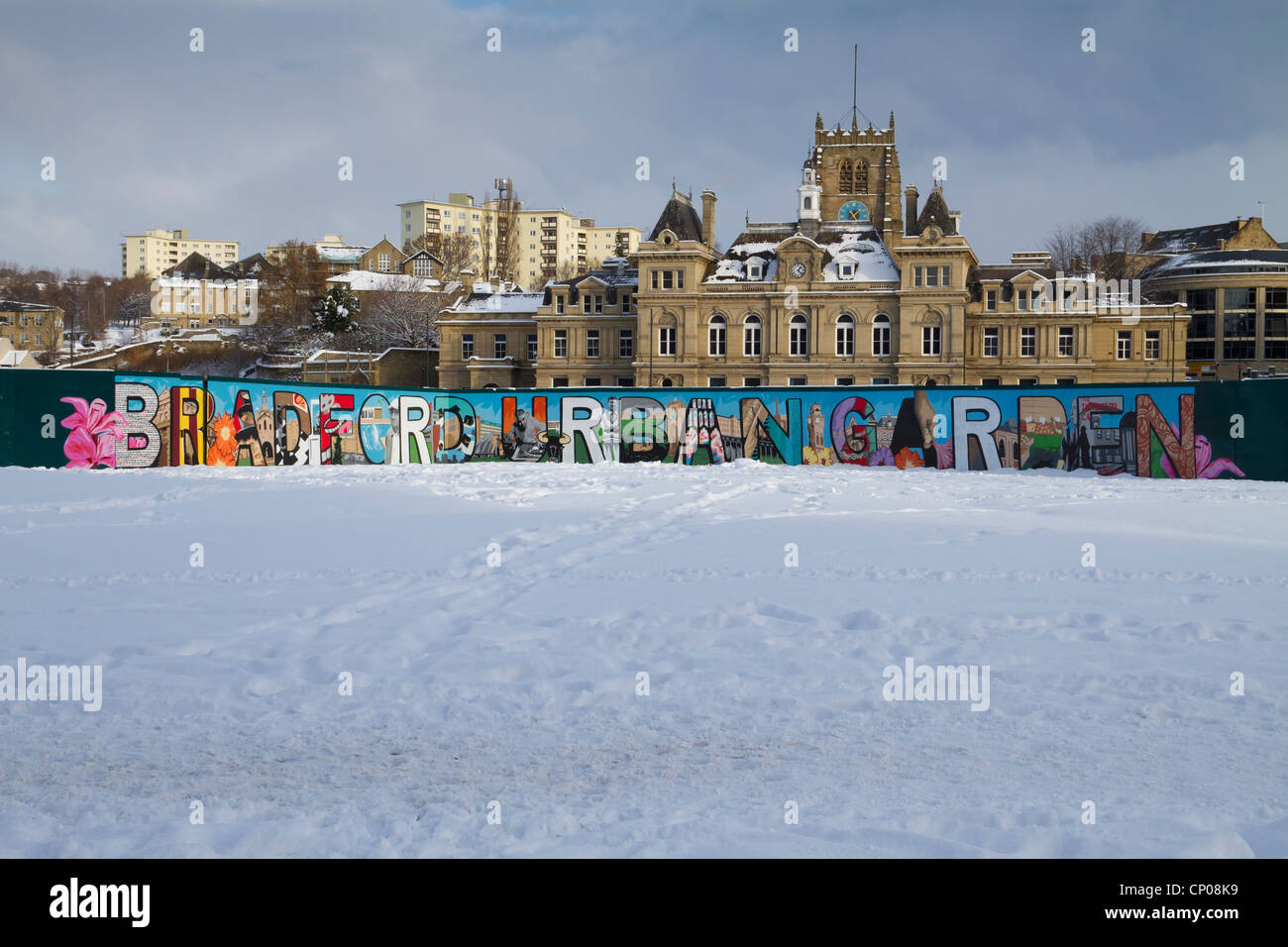 Bradford Urban Garden covered in snow Stock Photo - Alamy