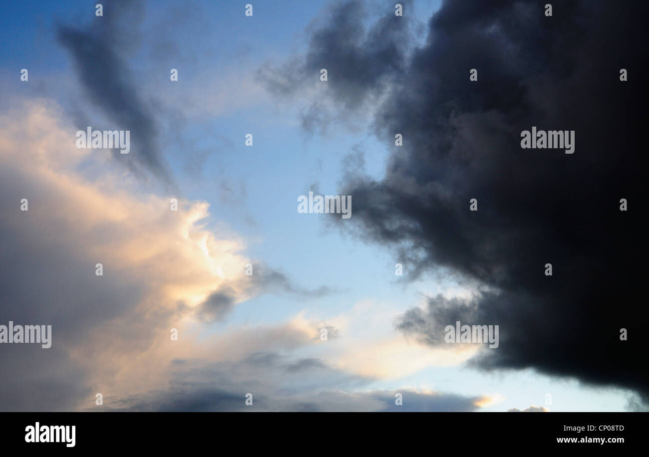 Dramatic cloud formations hi-res stock photography and images - Alamy