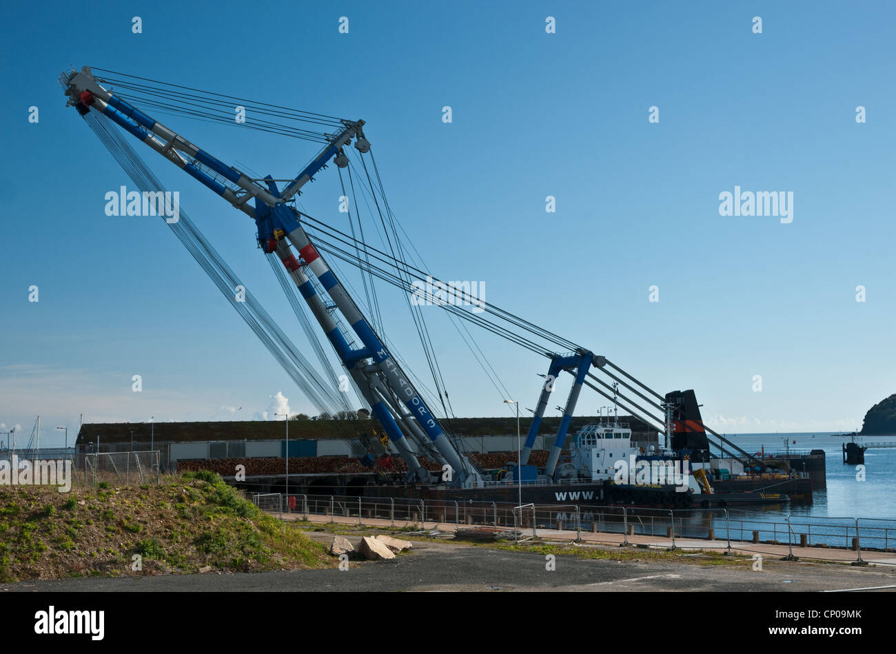 The giant floating crane hi-res stock photography and images - Alamy